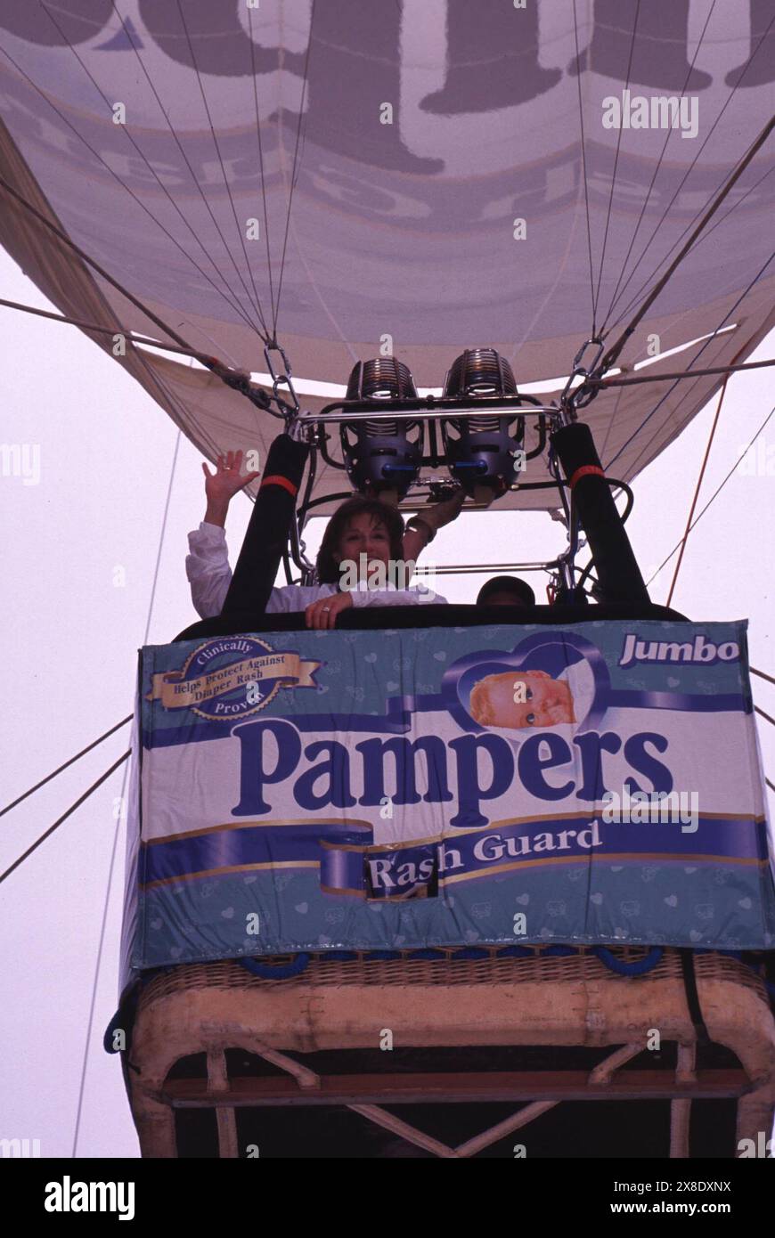May 18, 1999 - K15731WW SD0518.BONNIE BLAIR LANDS IN NYC. VIA HOT AIR ...