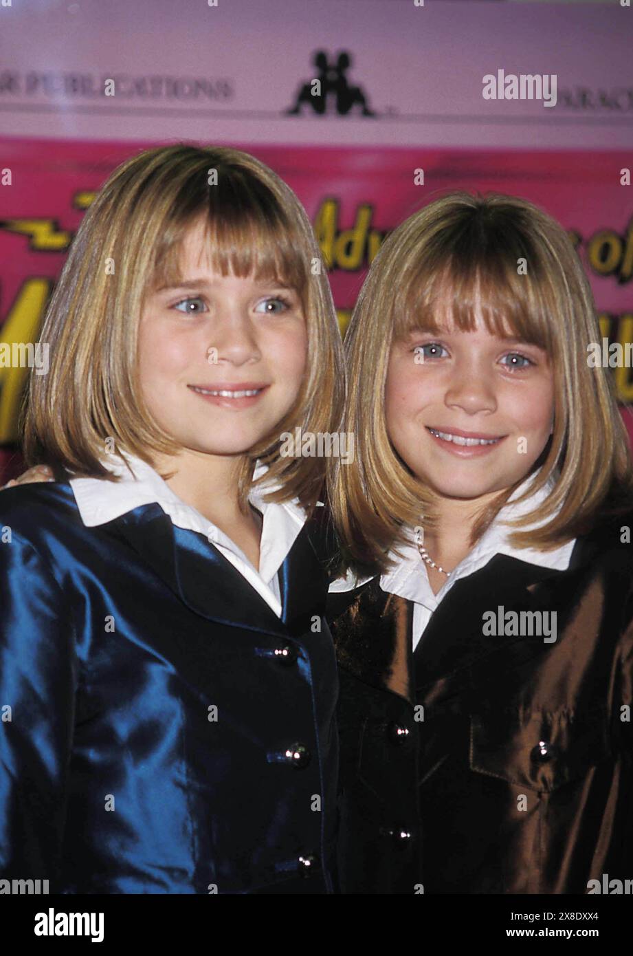 Mary kate olsen ashley olsen 1998 hi-res stock photography and images ...
