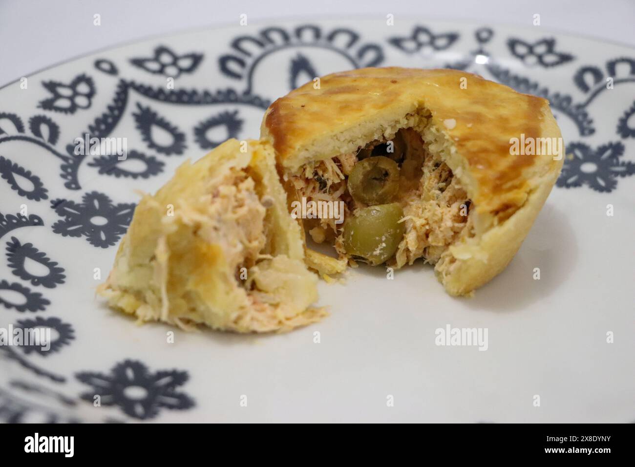 chicken pie cut in half Stock Photo - Alamy