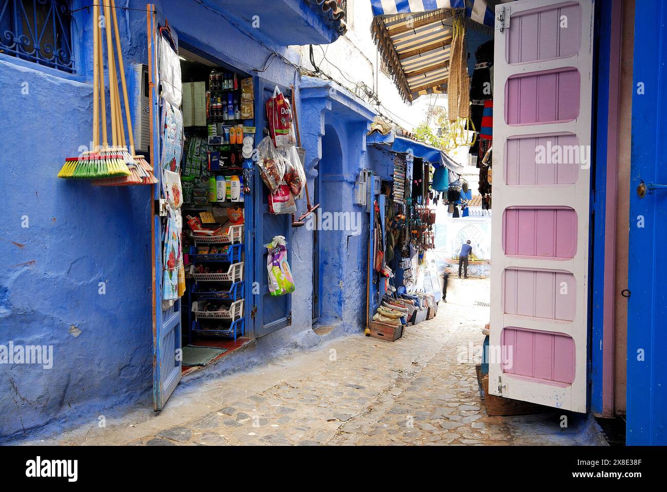 Blue town of Chefchaouen, Maroc Stock Photo - Alamy