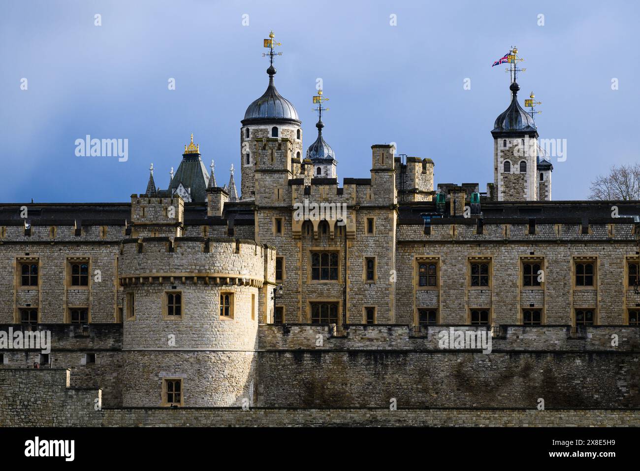 Historic stone walls towers hi-res stock photography and images - Alamy