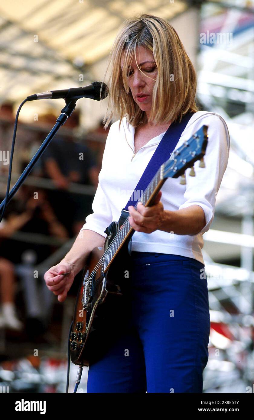 Kim gordon sonic youth hi-res stock photography and images - Alamy