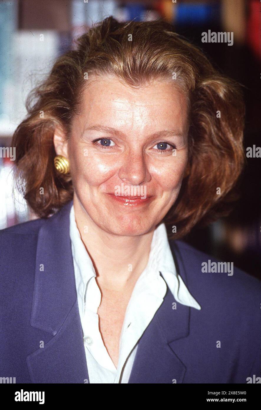 L8464JKEL: PEGGY NOONAN BOOK SIGNING.''LIFE LIBERTY & THE PURSUIT OF ...