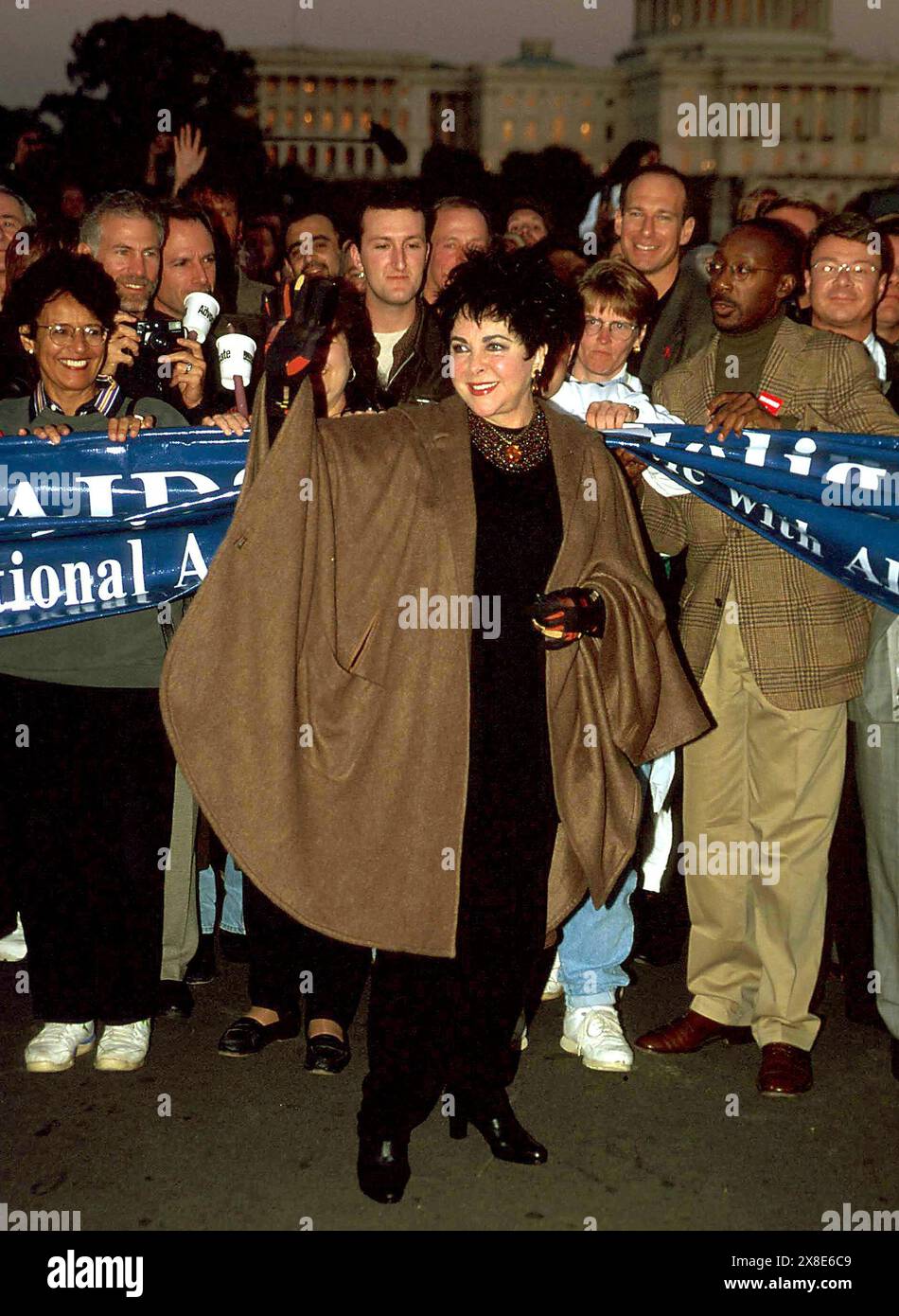 ELIZABETHTAYLORRETRO.K6495JKEL SD10/12/96.AIDS CANDLELIGHT MARCH ...