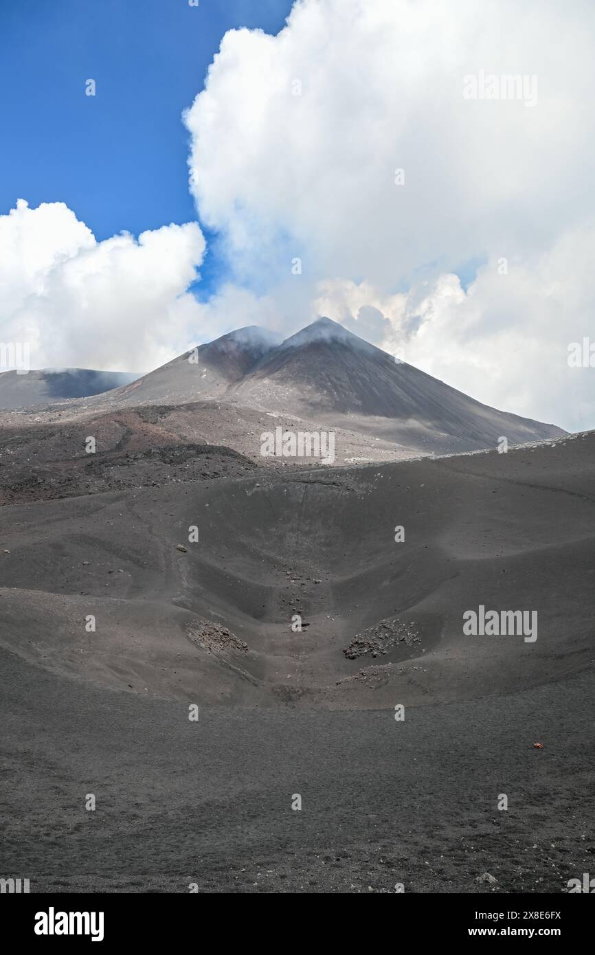 Mount Etna, Sicily - Tallest active volcano of Europe 3329 m in Italy ...