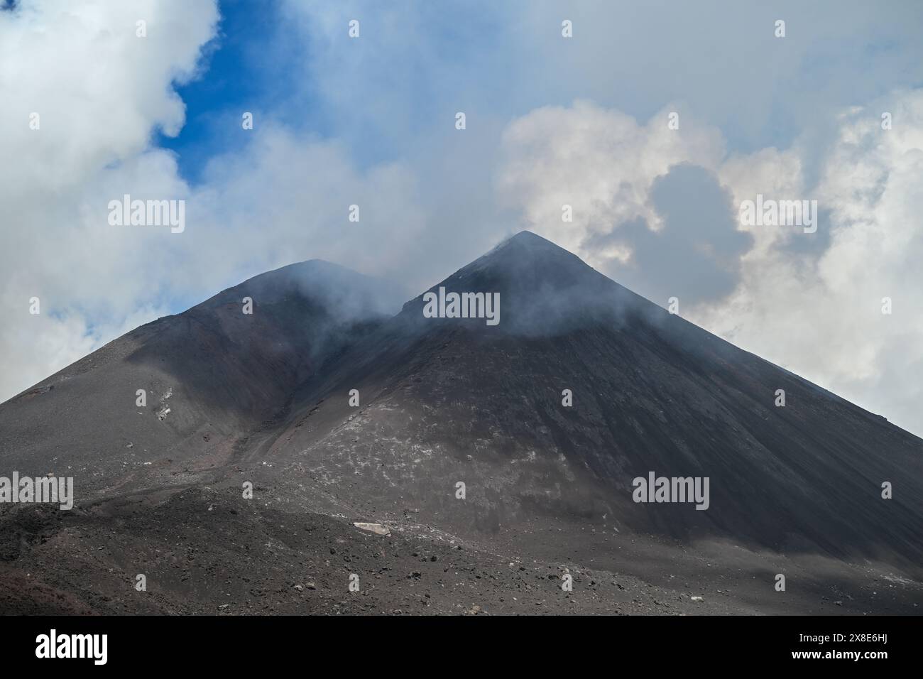 Mount Etna, Sicily - Tallest active volcano of Europe 3329 m in Italy ...