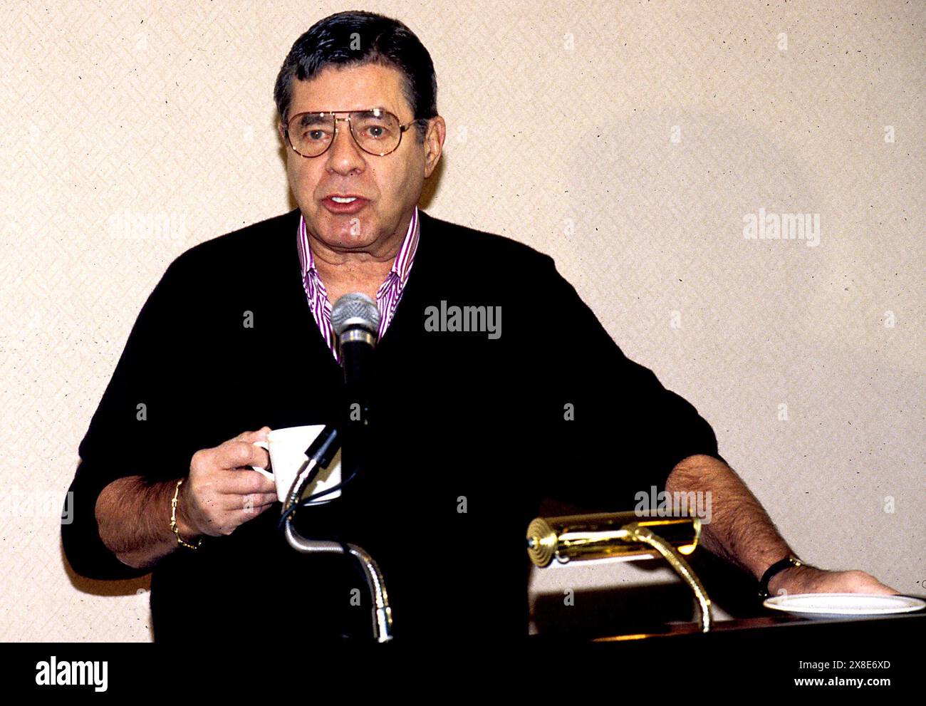 K7230JKEL SD1211.JERRY LEWIS.PRESSER ON THE OPENING OF ''DAMN YANKEES ...