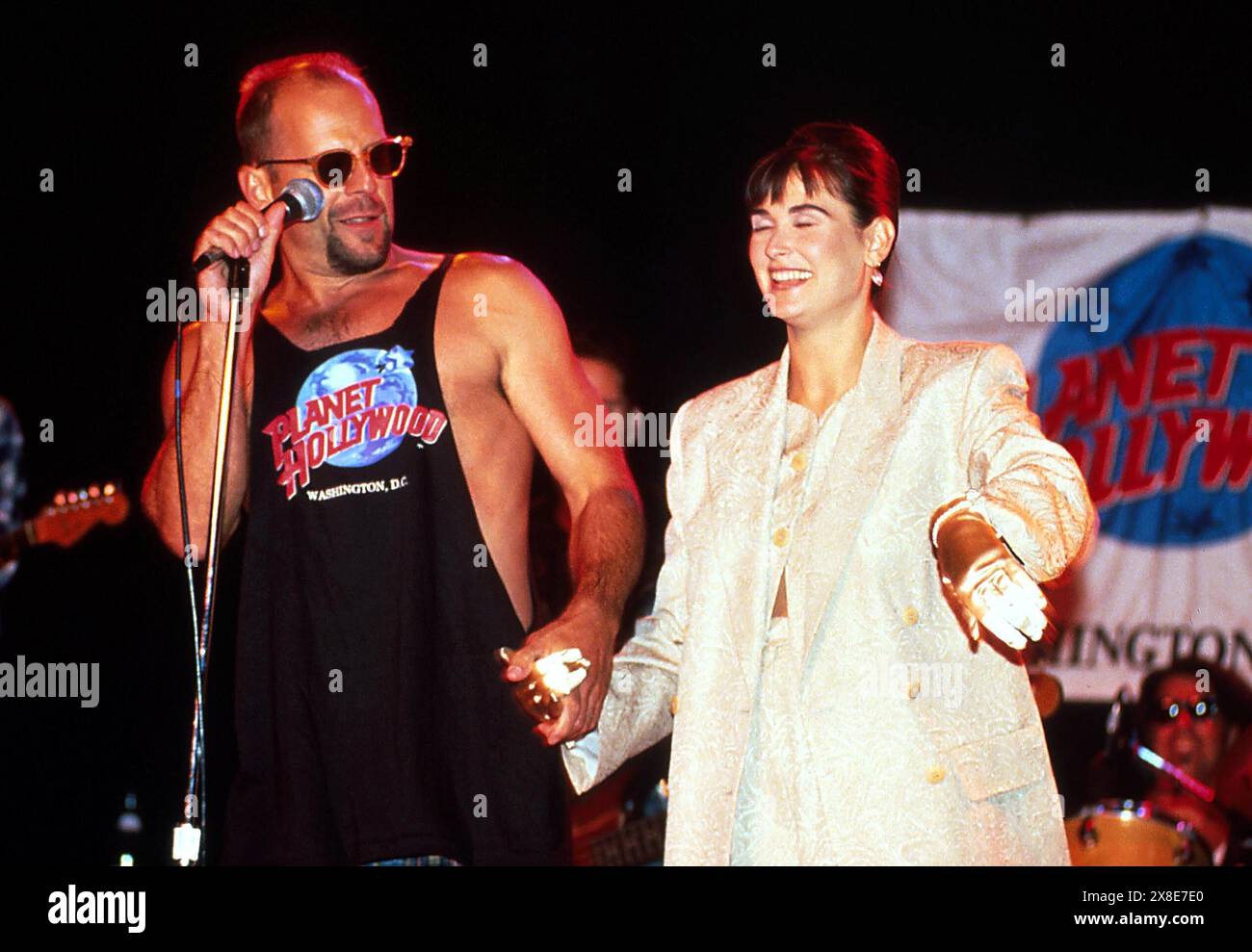 Demi moore and bruce willis hi-res stock photography and images - Alamy