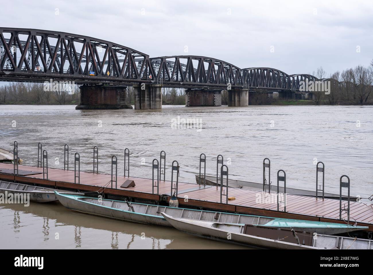 The Po river in flood, near the Cremona iron bridge Stock Photo - Alamy
