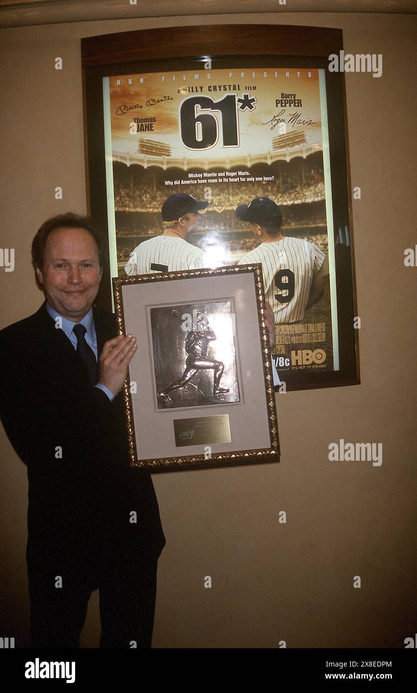 Billy crystal 2001 hi-res stock photography and images - Alamy
