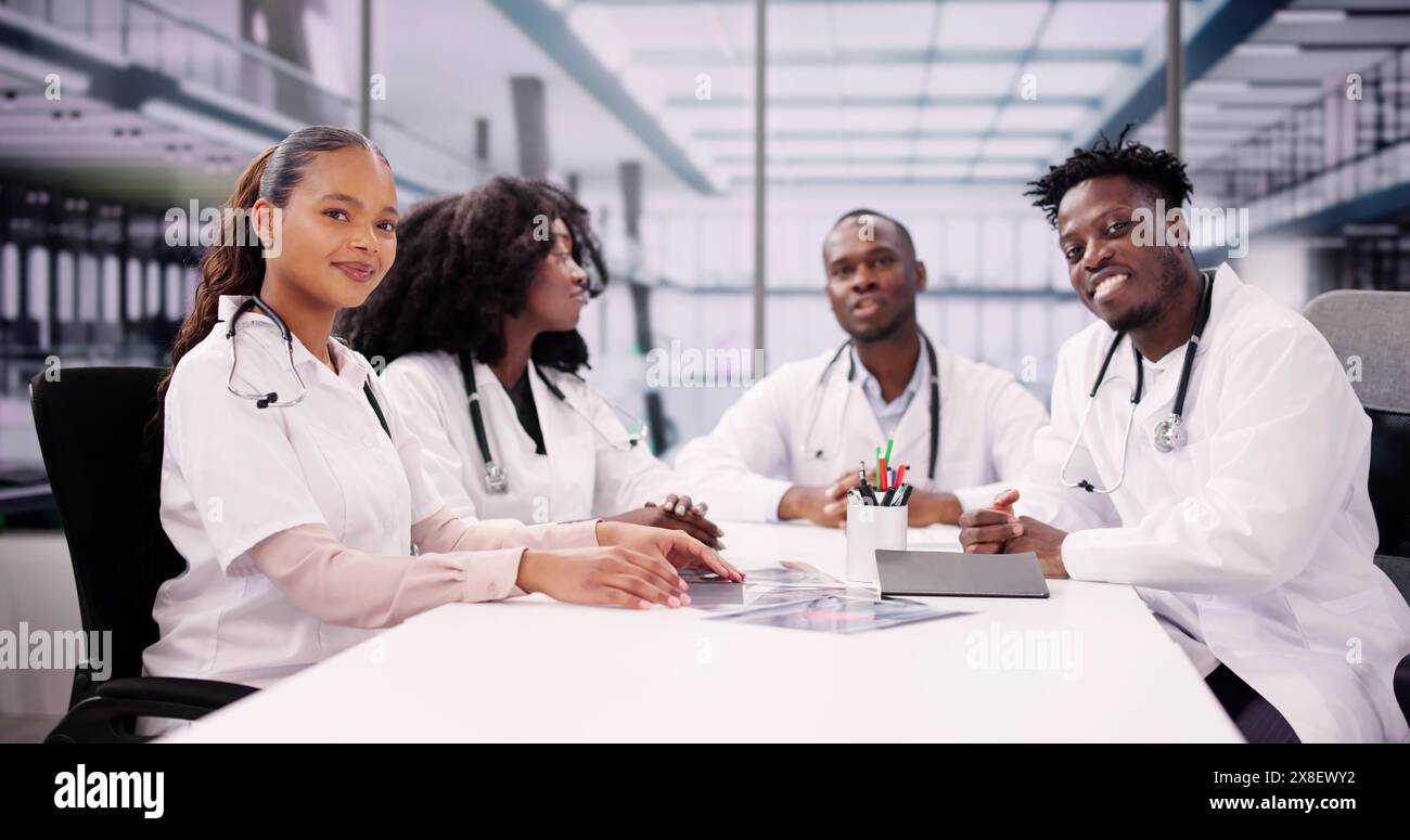 Online Video Conference Meeting Group Call Screen Stock Photo - Alamy