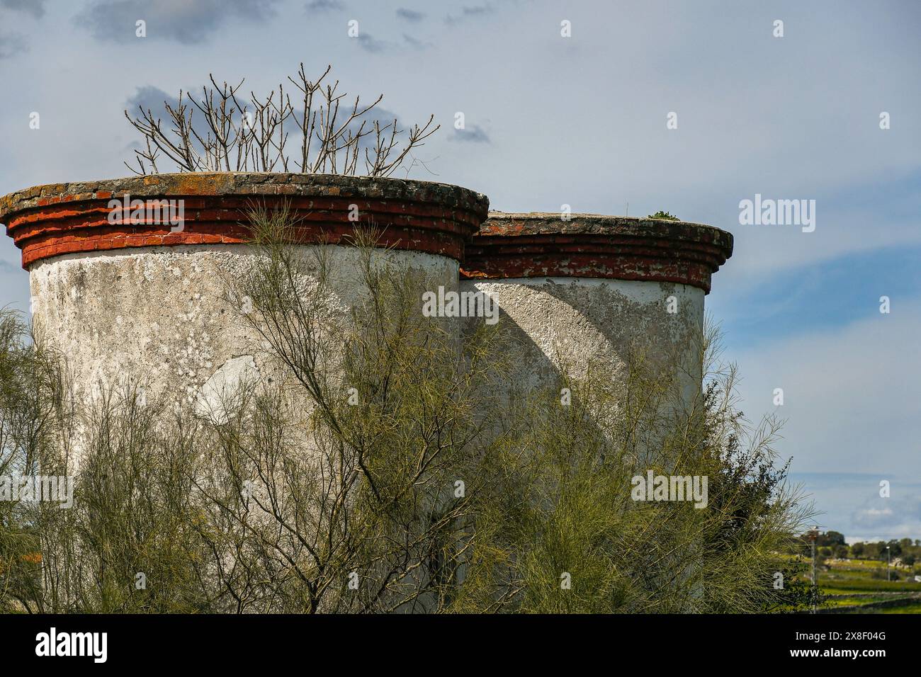 Vintage water tanks hi-res stock photography and images - Alamy