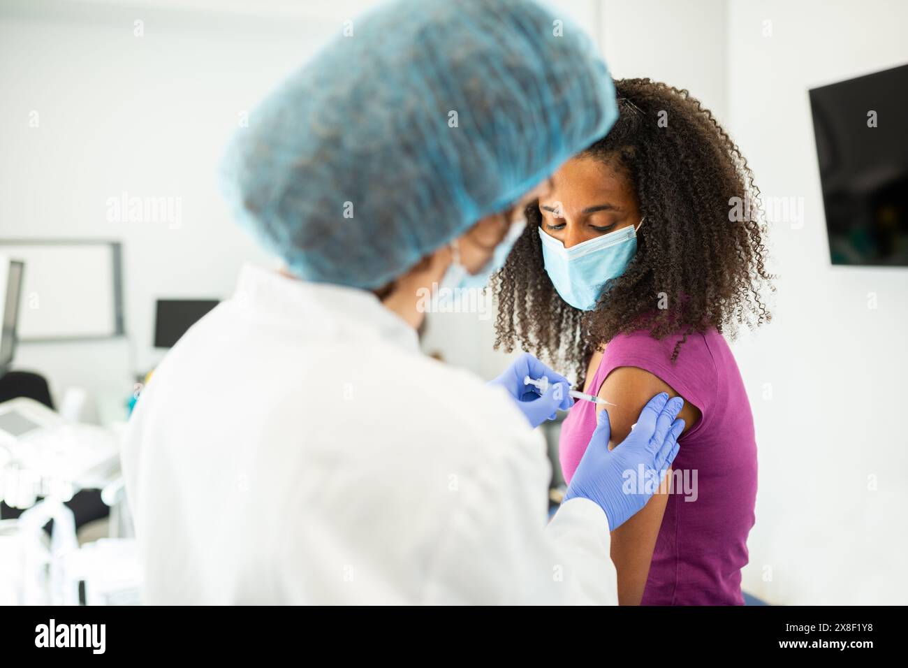 Doctor administering injection arm patient hi-res stock photography and ...