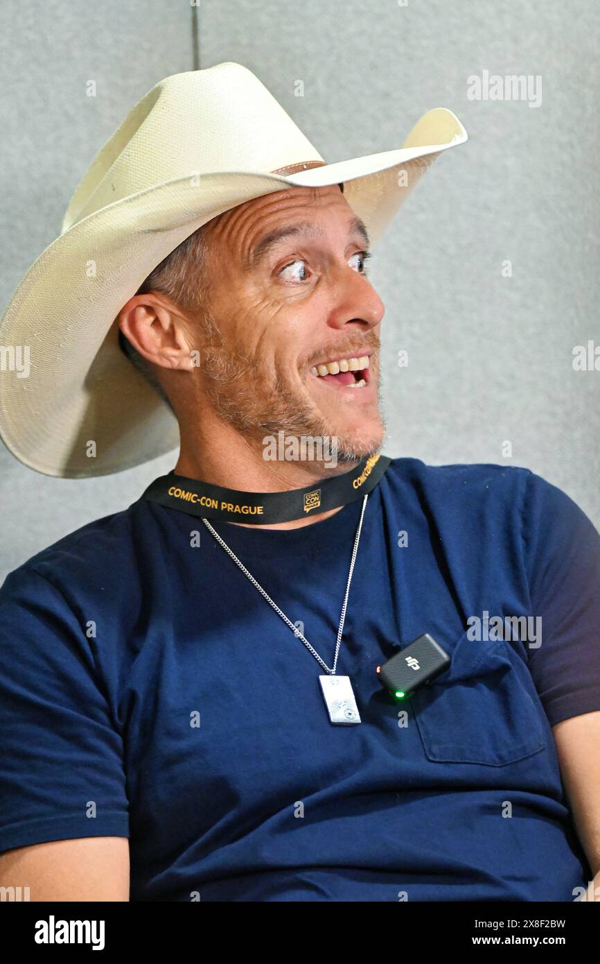 Frieren cast hi-res stock photography and images - Alamy