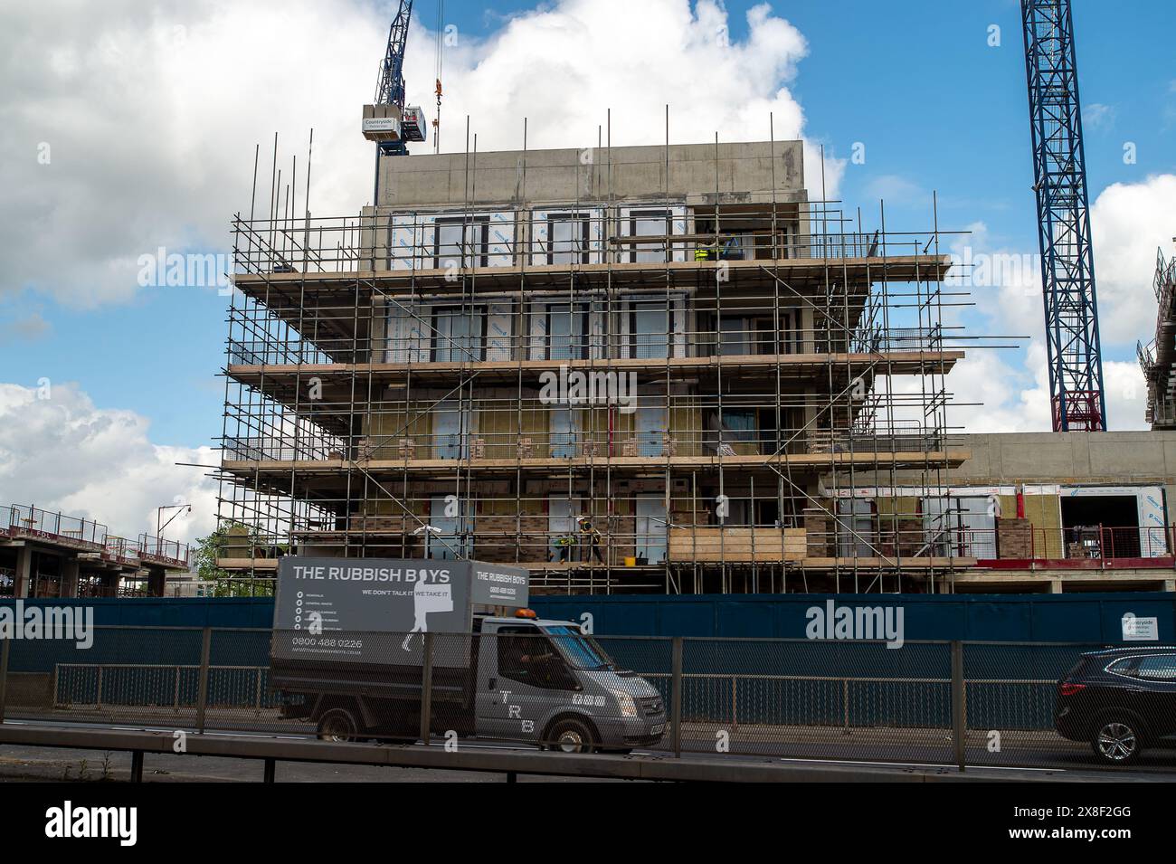 Maidenhead, UK. 24th May, 2024. 434 flats under construction in ...