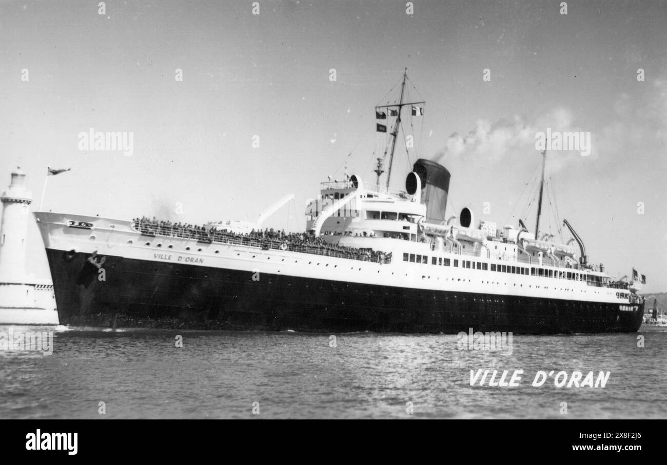 Troop ship hi-res stock photography and images - Alamy