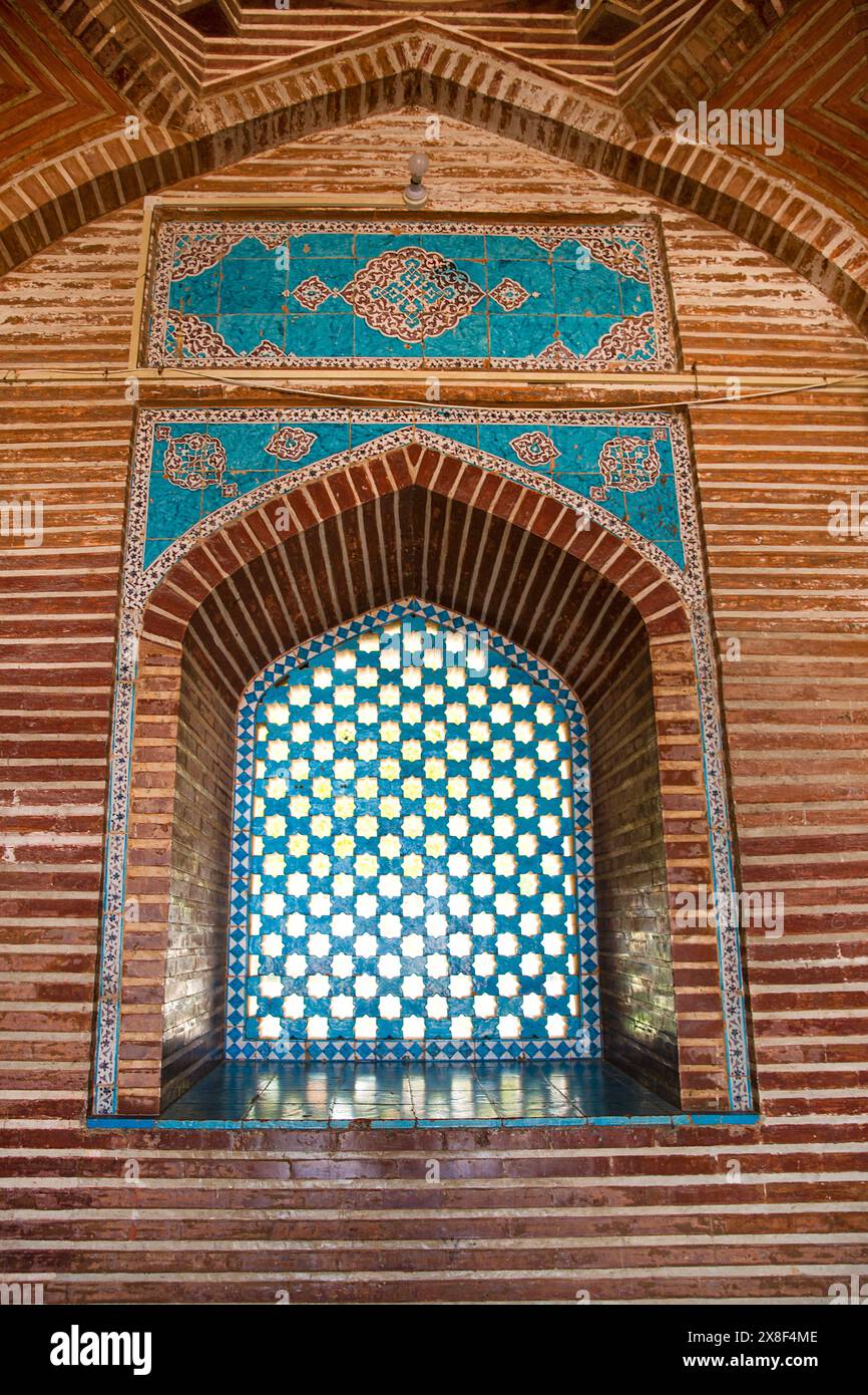 Beautiful oriental window in Shah Jahan Mosque in Thatta, Pakistan ...