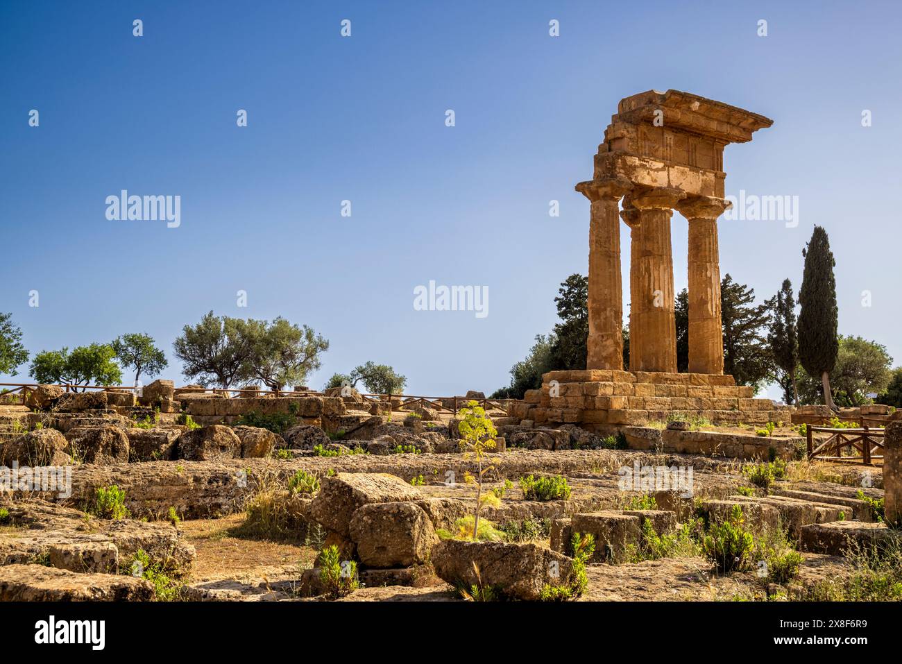 Castor pollux temple temples hi-res stock photography and images - Alamy