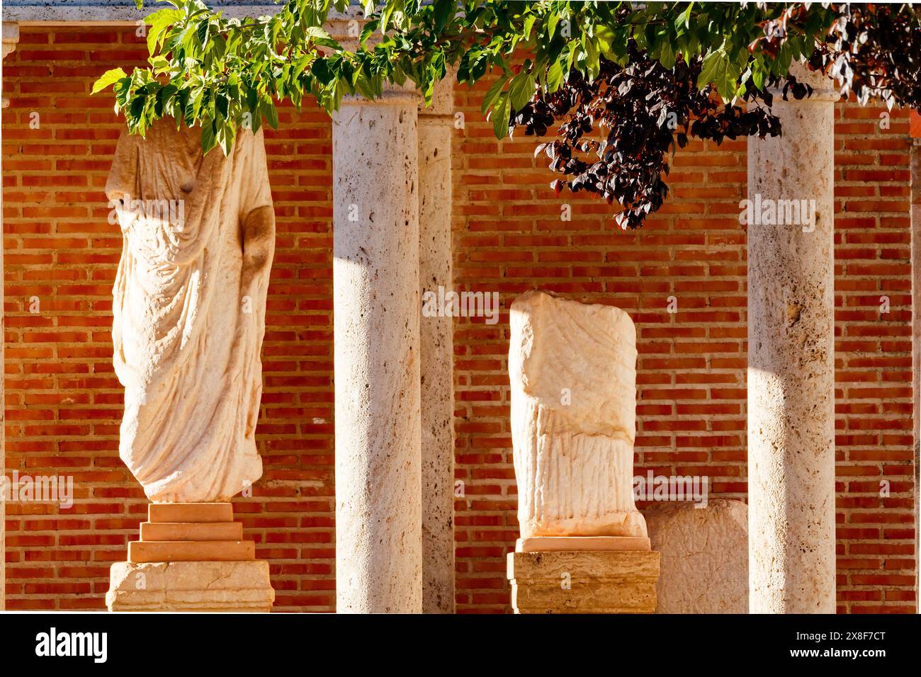 Roman statues in an Alhambra park Stock Photo - Alamy
