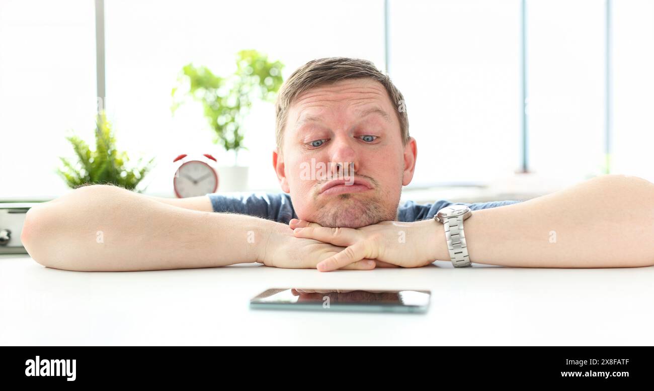 Man with funny facial expression staring at cellphone Stock Photo - Alamy