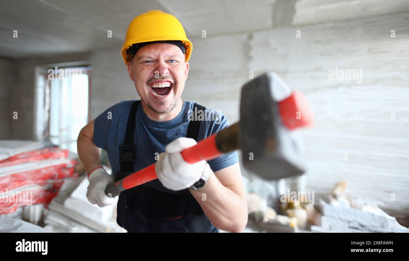Best quality man builder hi-res stock photography and images - Alamy
