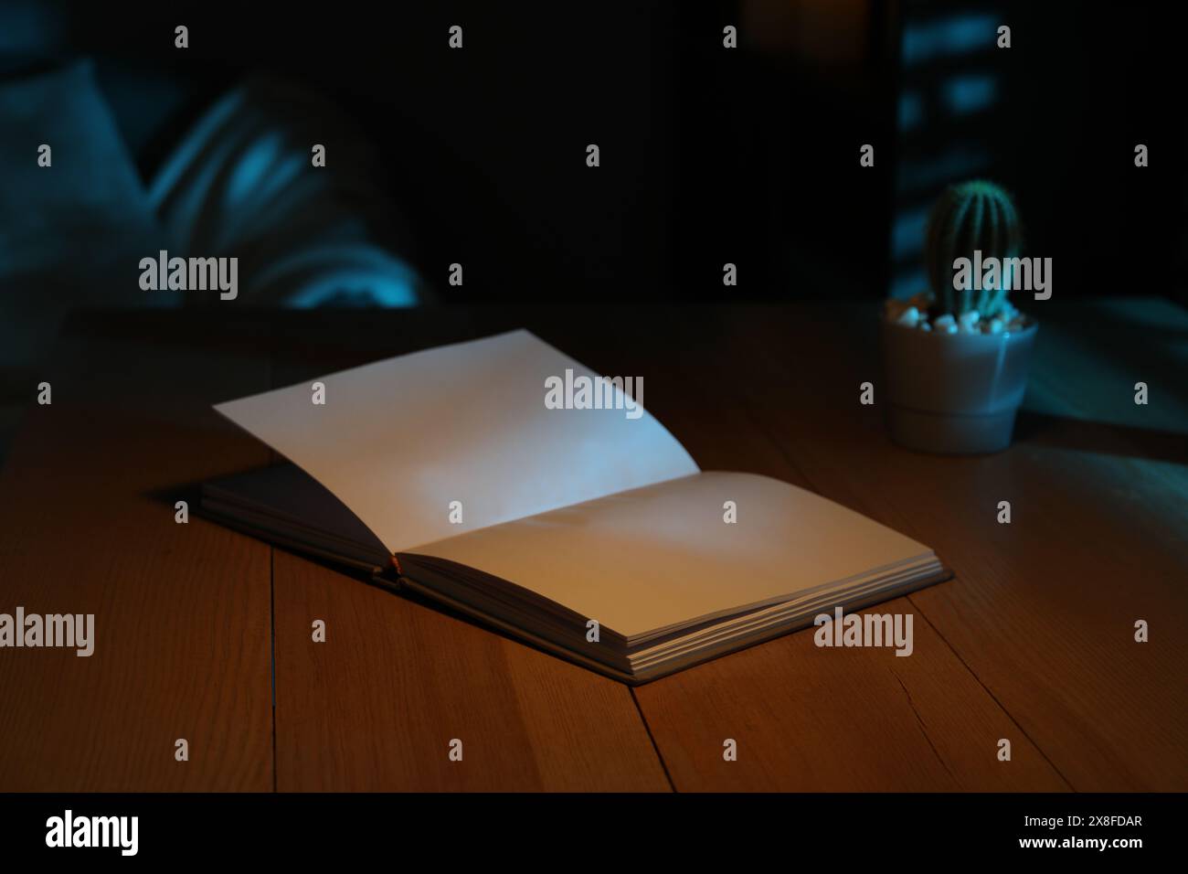 Night table room hi-res stock photography and images - Alamy