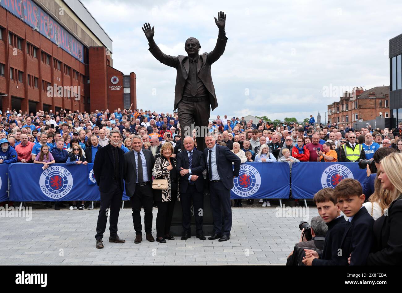 Walter smith rangers statue hi-res stock photography and images - Alamy