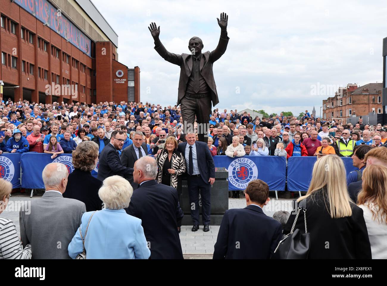 Walter smith rangers statue hi-res stock photography and images - Alamy