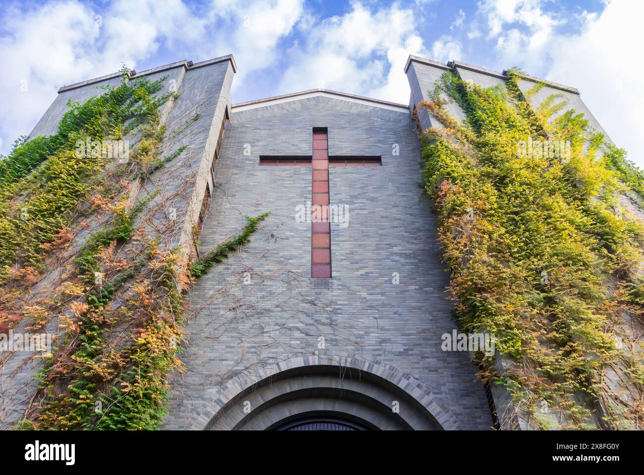 China cross church hi-res stock photography and images - Alamy