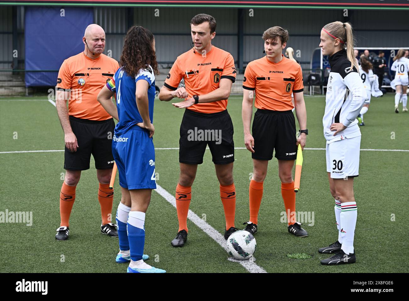 Oud Heverlee, Belgium. 25th May, 2024. referee Wouter Debusscher pictured with Nia Elyn (4) of ...