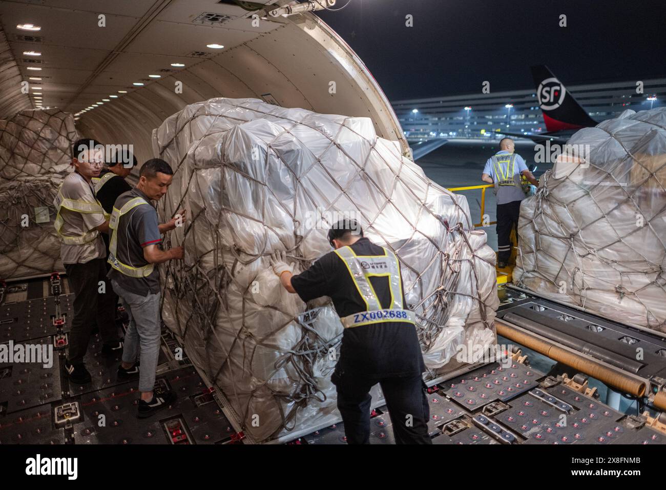 International load lines hi-res stock photography and images - Alamy