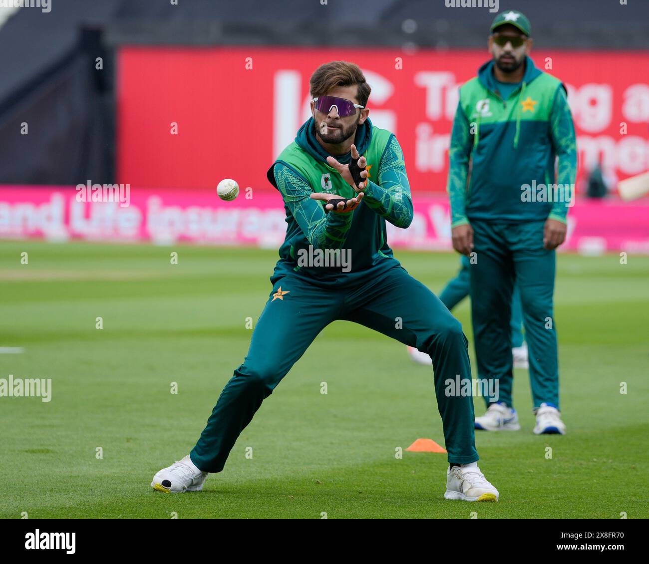 Cricket catching practice hi-res stock photography and images - Alamy