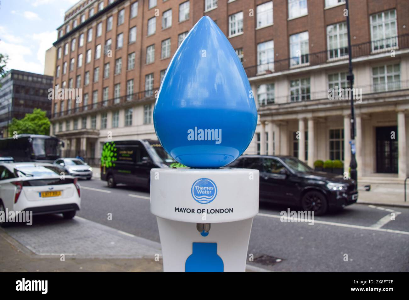 London, England, UK. 25th May, 2024. A Thames Water tap water fountain ...