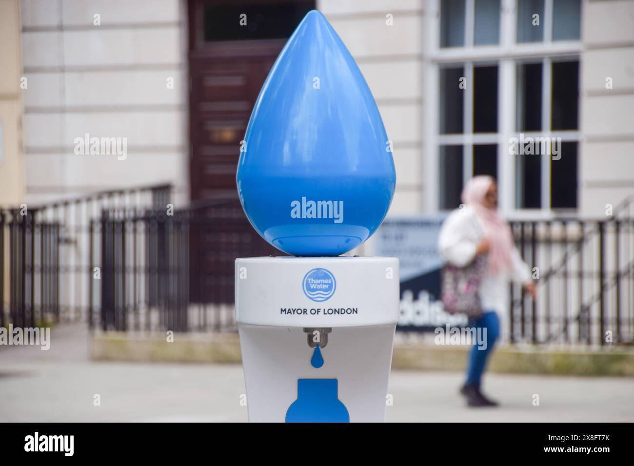 London, England, UK. 25th May, 2024. A Thames Water tap water fountain ...