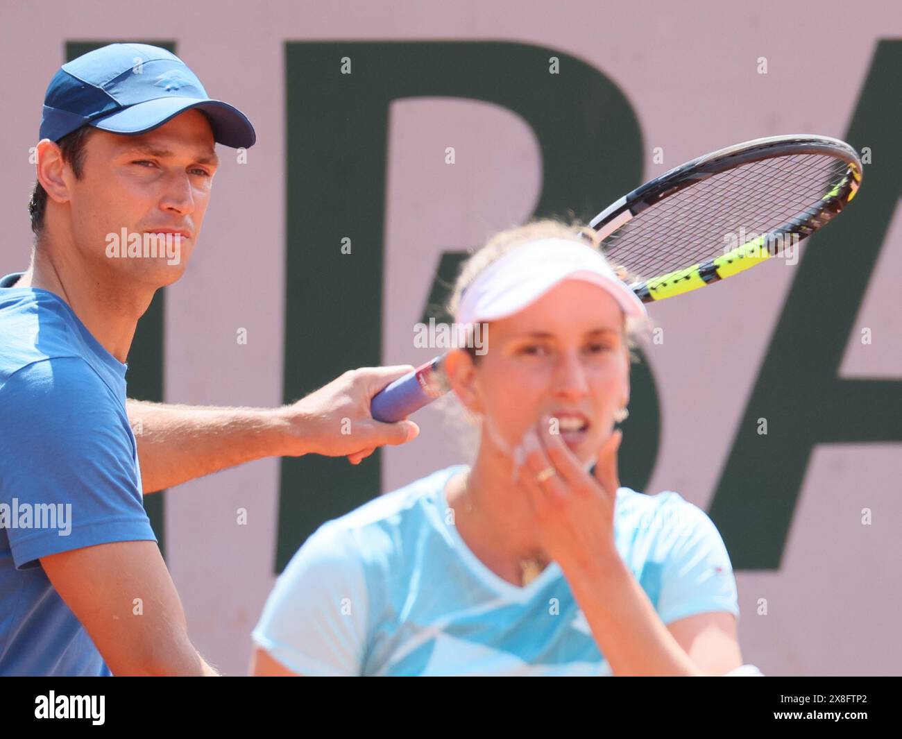 Paris, France. 25th May, 2024. Belgian Elise Mertens and Christopher ...