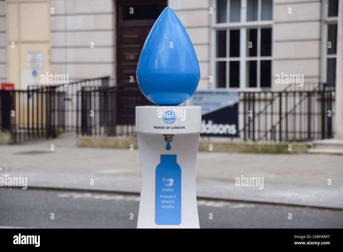 London, UK. 25th May 2024. A Thames Water tap water fountain on a ...