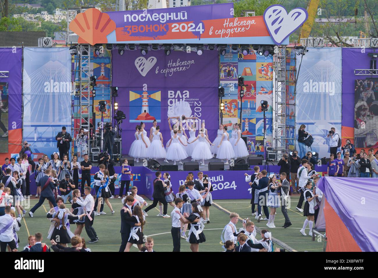 Vladivostok, Russia. 25th May, 2024. High school students dance during ...