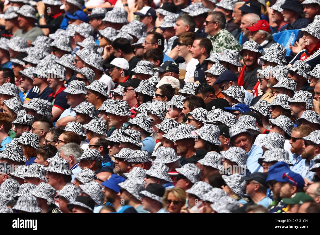 Identical hats hi-res stock photography and images - Alamy