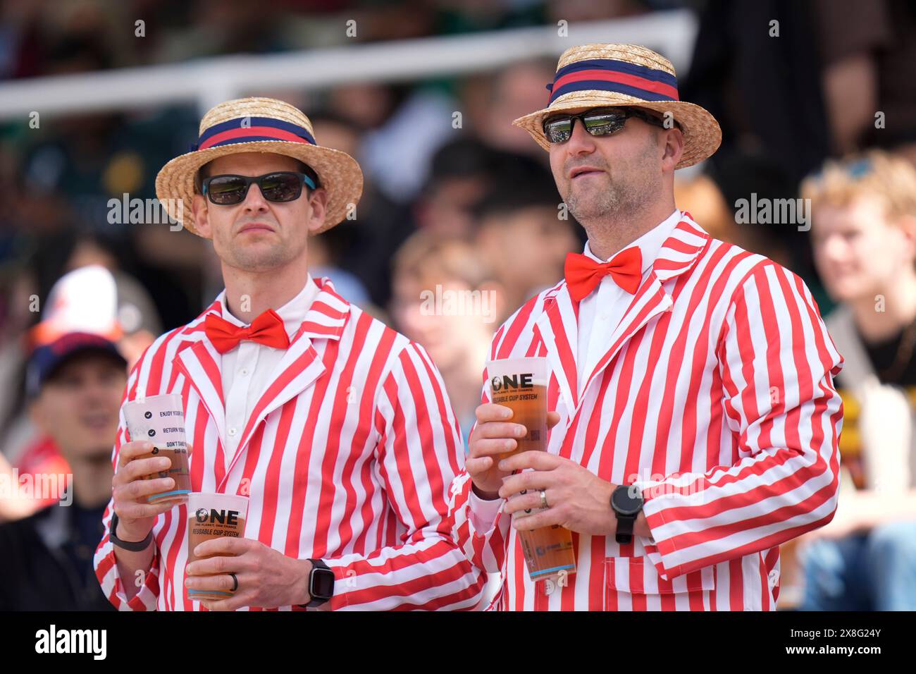 Cricket fans fancy dress hi-res stock photography and images - Alamy