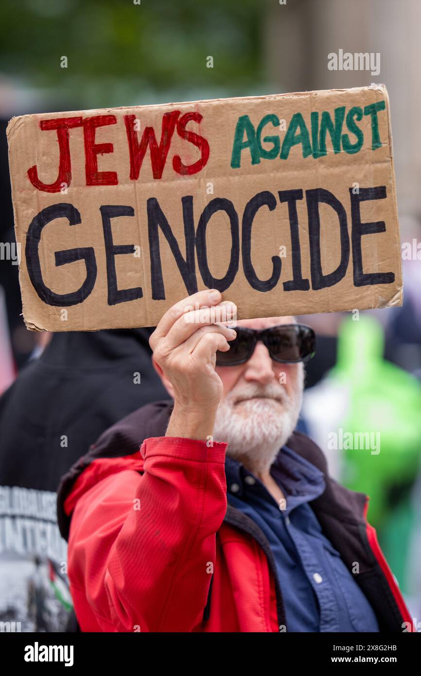 Jews against genocide amongst Palestian protest blocked by pro Israel ...