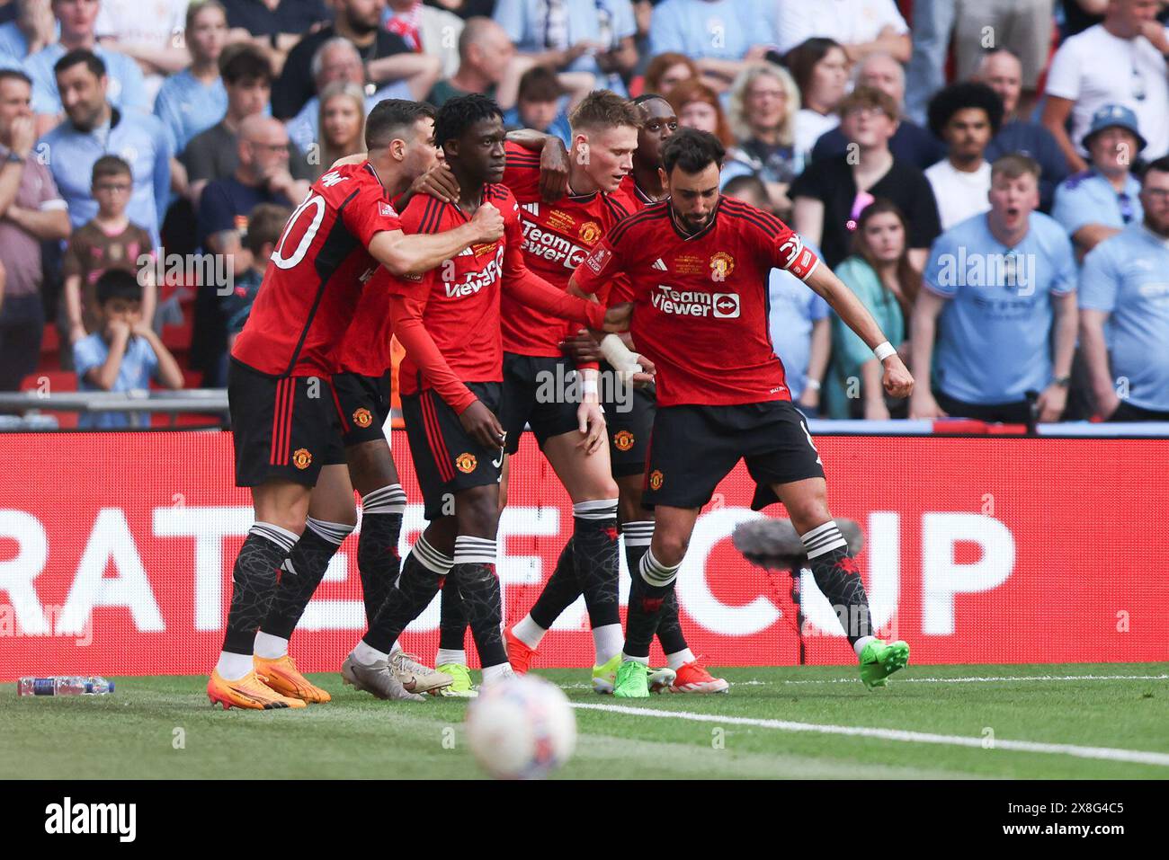 London, UK. 25th May, 2024. Kobbie Mainoo of Manchester United slots ...