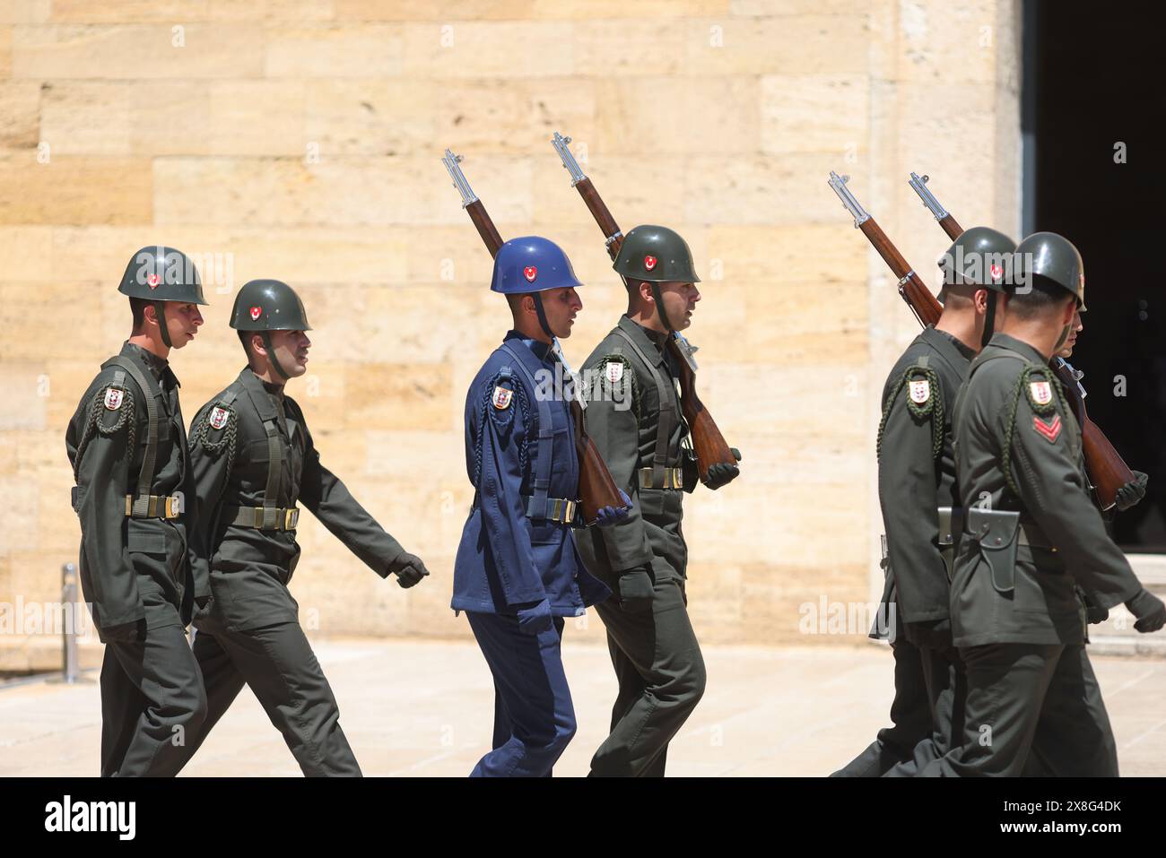 Turkish honour guards soldiers at the Anitkabir mausoleum Stock Photo ...