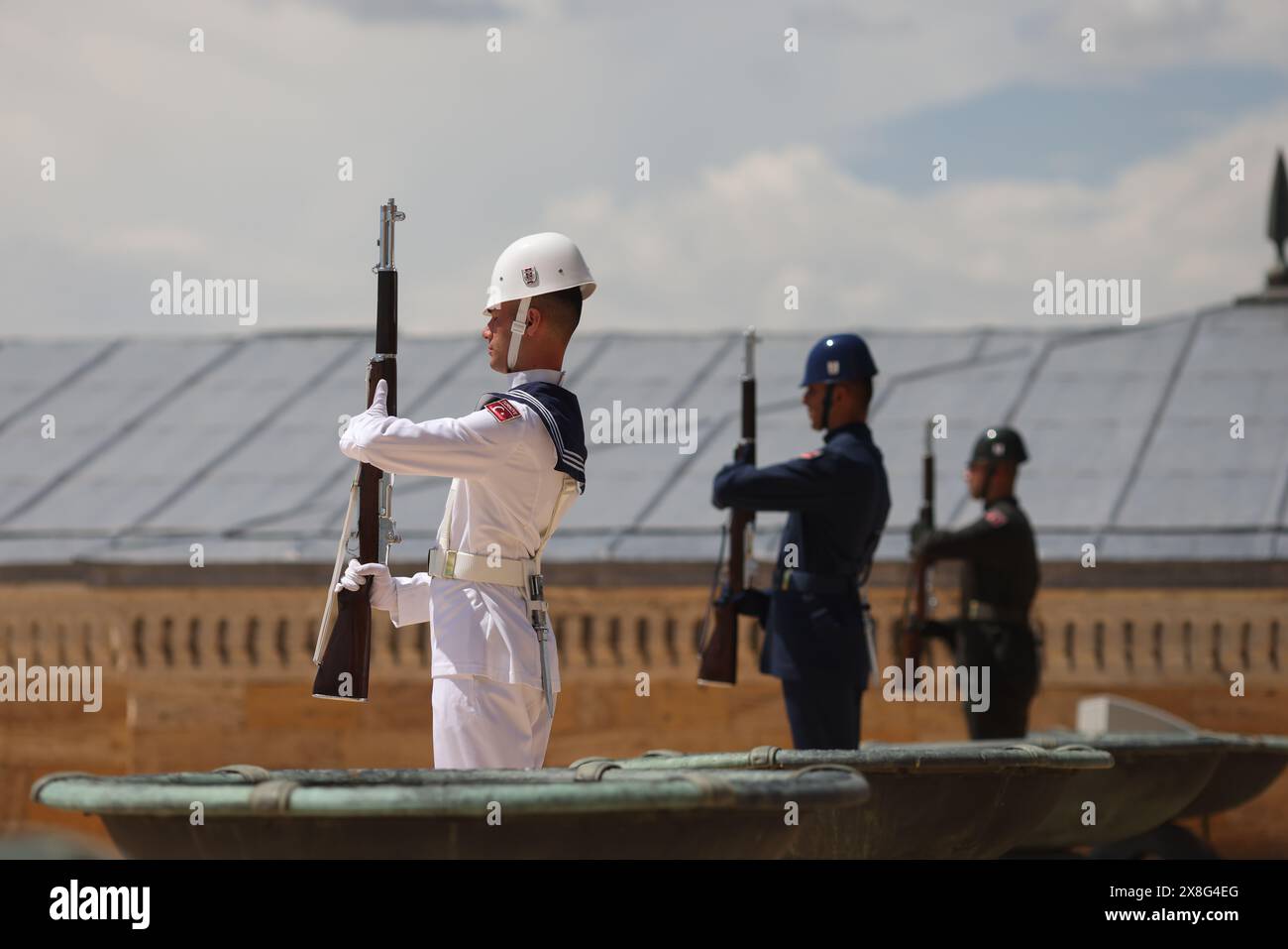 Turkish honour guards soldiers at the Anitkabir mausoleum Stock Photo ...