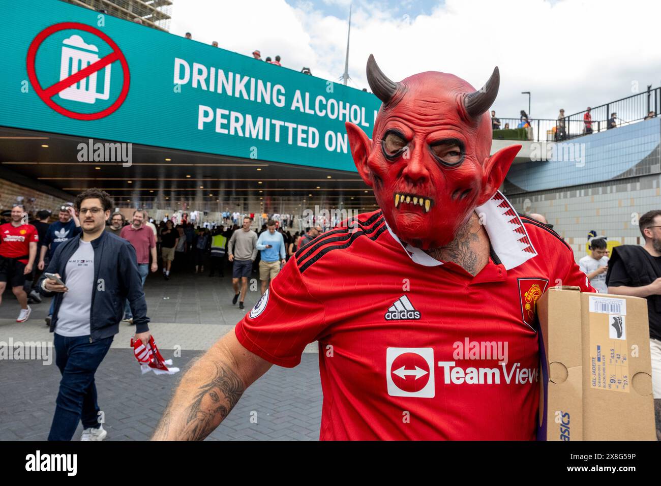London, UK. 25 May 2024. A Manchester United fan, dressed as a Red ...