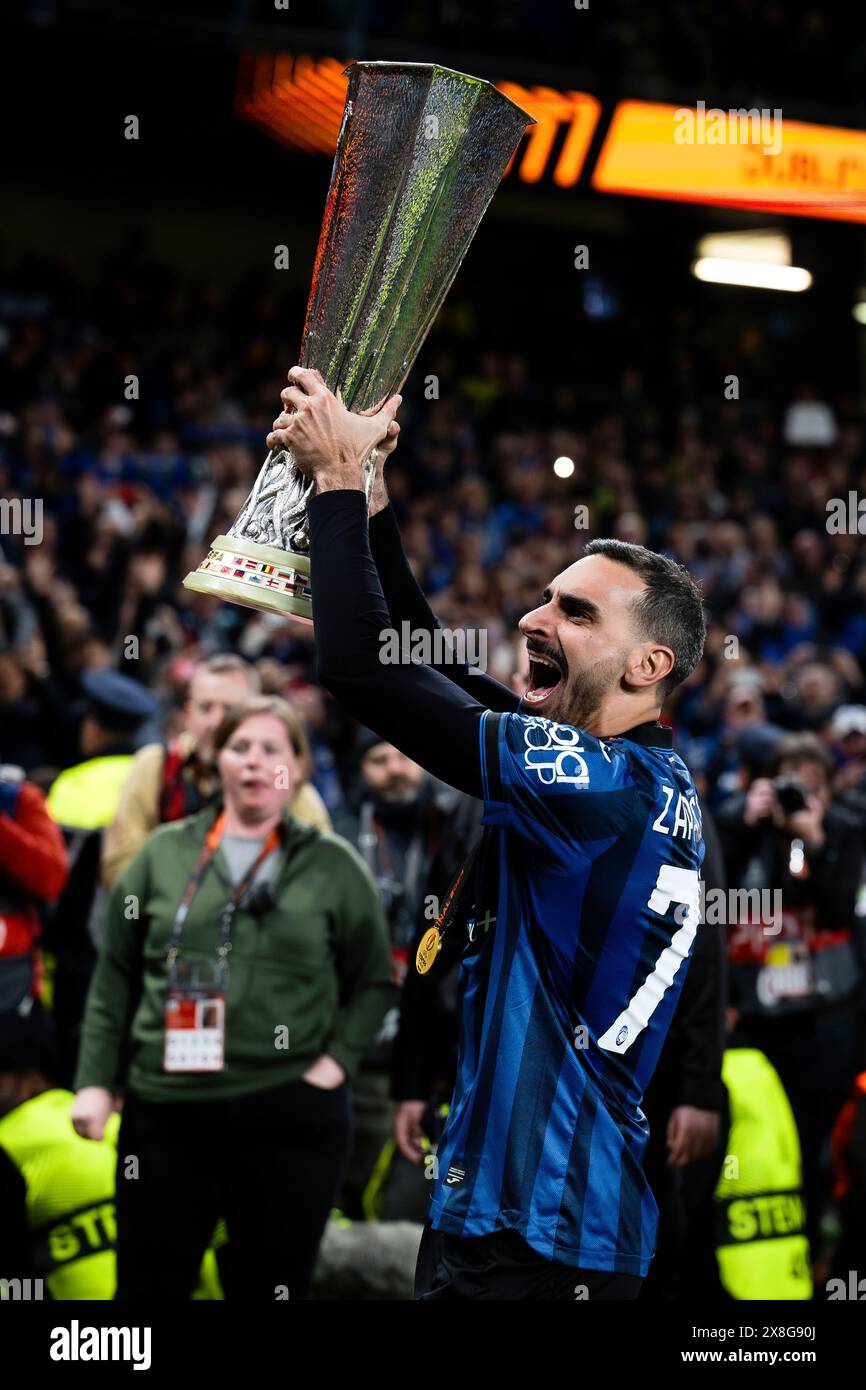 Dublin, Ireland. 22 May 2024. Davide Zappacosta of Atalanta BC lifts ...
