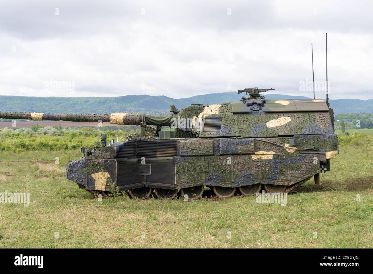 Panzerhaubitze 2000 (PzH 2000) armored howitzer, german 155 mm self-propelled howitzer Stock ...