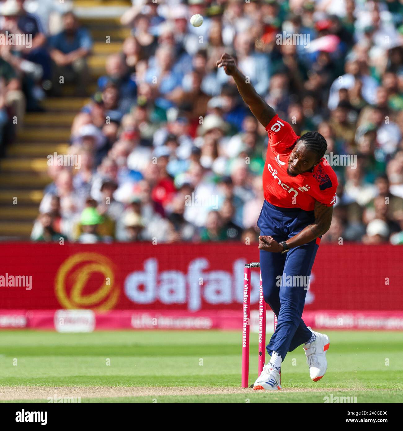 Birmingham, UK. 25th May, 2024. Jofra Archer in action bowling during ...