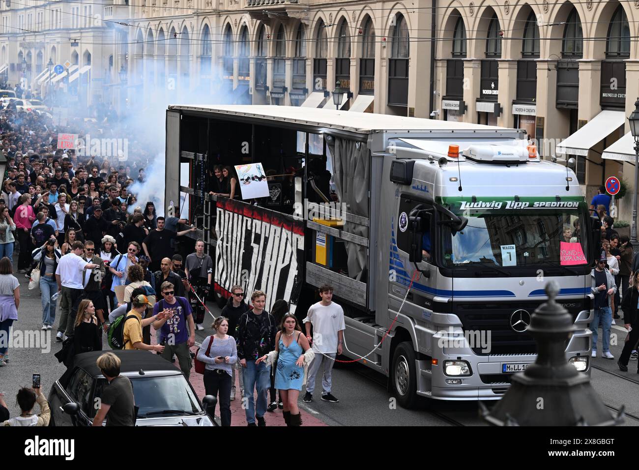 Munich, Germany. 25th May, 2024. Participants in the "Noise Parade ...