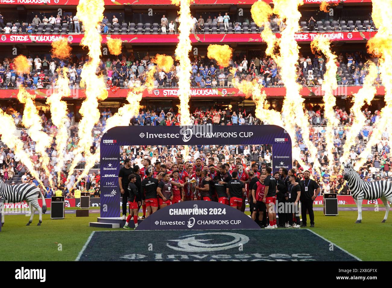 Stade Toulousain players lift the trophy following the Investec ...