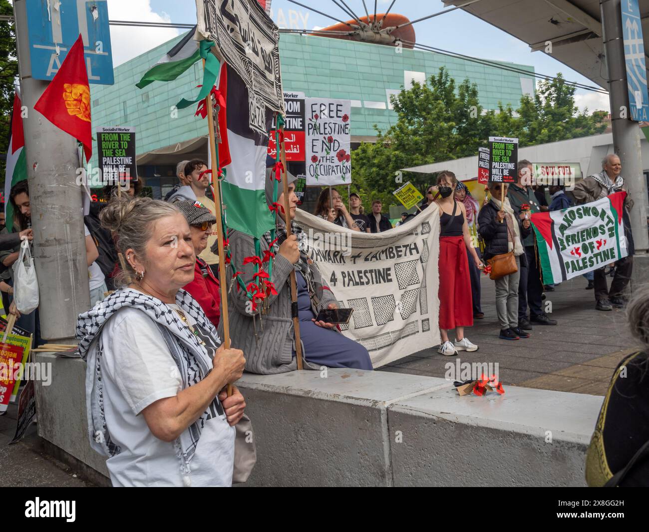 London, UK. 25 May. Poppies are the Palestinian naional flower. People ...